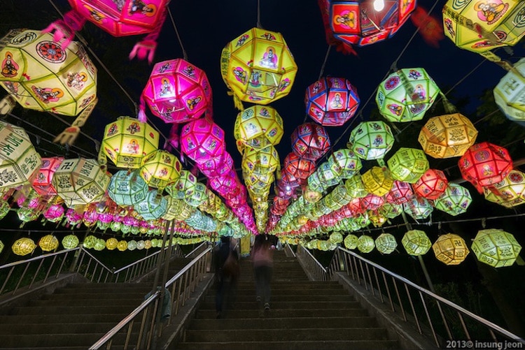Thousands of Colorful Lanterns Celebrate Buddha’s Birthday | My Modern Met