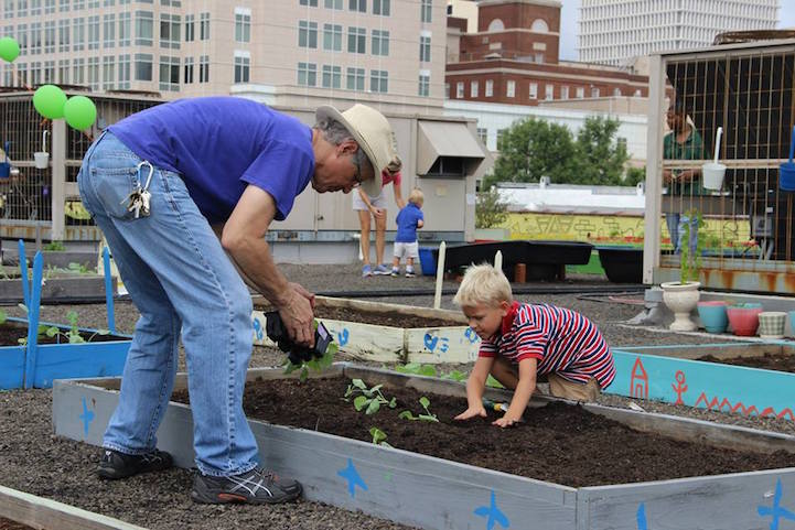 Homeless People Feed Their Community and Learn Sustainable Gardening at ...