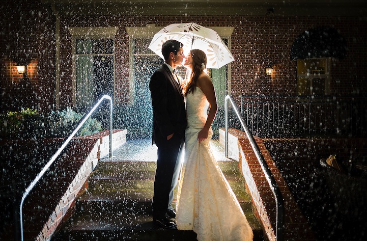 15 Bad Weather Wedding Photos That Are Beautifully Backlit | My Modern Met