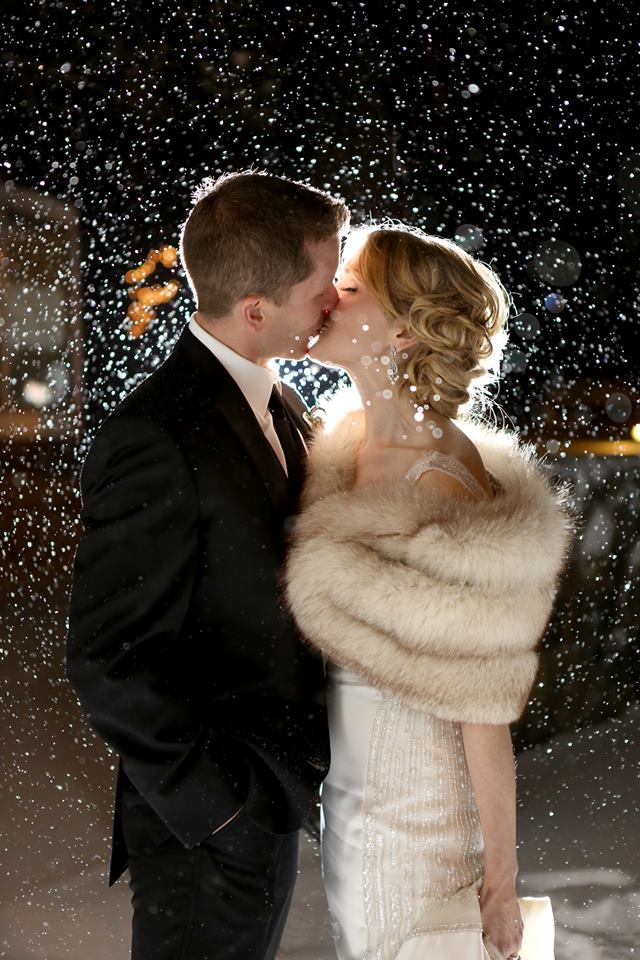 15 Bad Weather Wedding Photos That Are Beautifully Backlit | My Modern Met