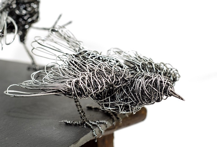Wire Sculptures Resembling Energetic Line Drawings Capture Animals ...