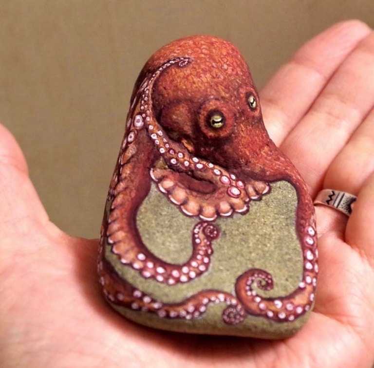 Artist Paints Realistically Detailed Animals on Smooth Stones | My ...