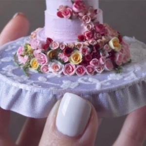 Artist Makes Mini Tower Cakes You Can Hold in the Palm of Your Hand ...