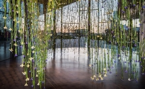 25+ Blossoming Pieces of Flower Art Made with Real Blooms