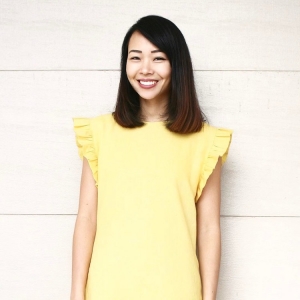 Mom Transforms Frumpy Clothes into Impeccably Stylish Outfits for Her ...