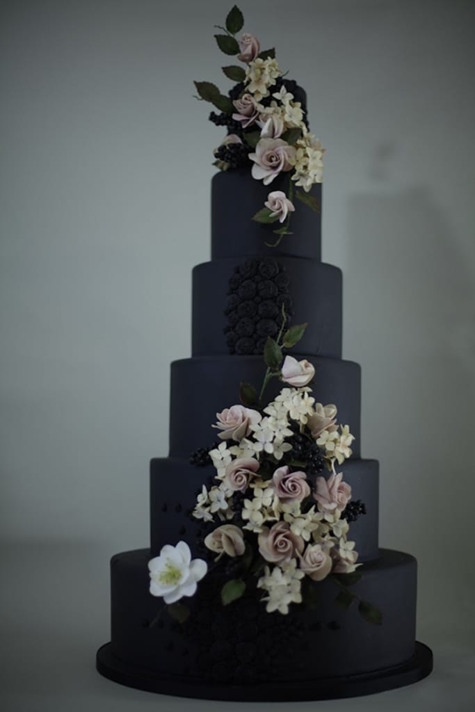 20+ Black Wedding Cakes That Add Goth-Inspired Flair to a Special ...