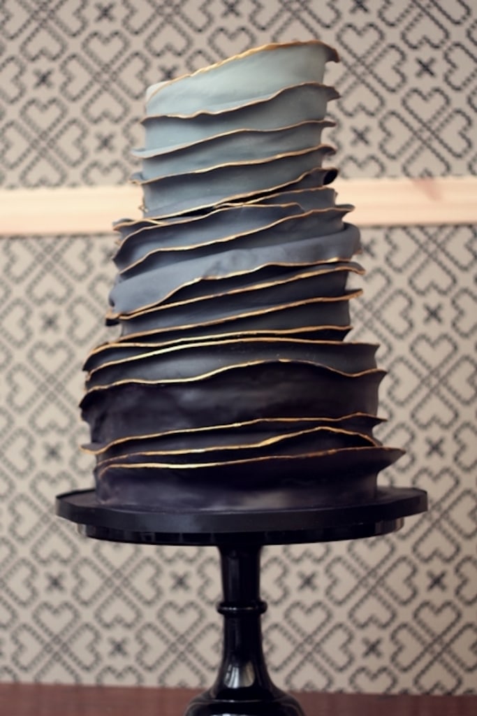 20+ Black Wedding Cakes That Add Goth-Inspired Flair to a Special ...
