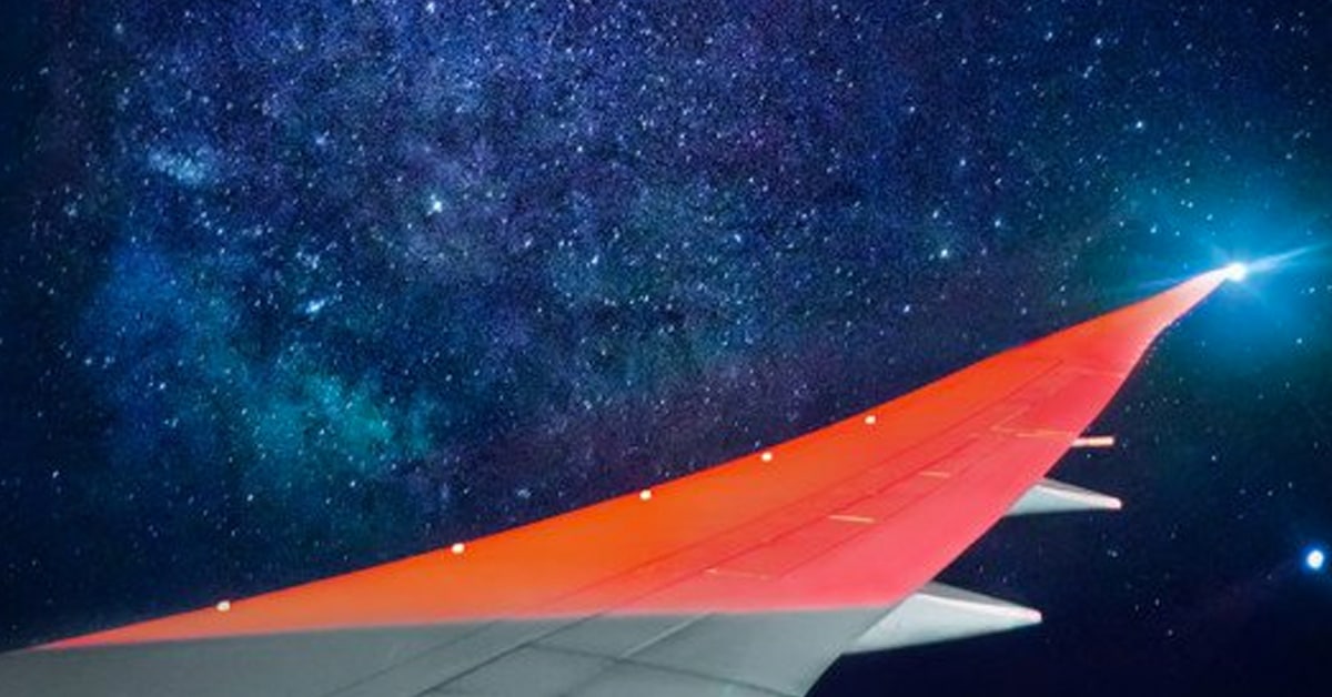 Picture from Airplane Window is a Great Long Exposure Photograph