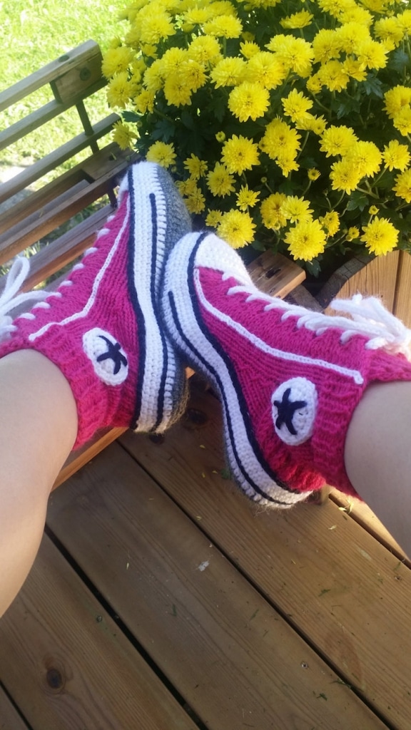 Knitted Sneakers Pattern Reimagines Converse Shoes into Cozy Slippers