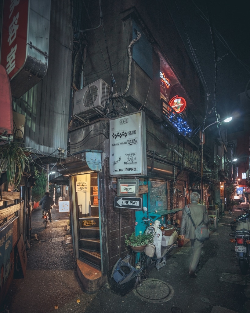 Stunning Color Street Photography Captures the Spirit of Modern Tokyo ...
