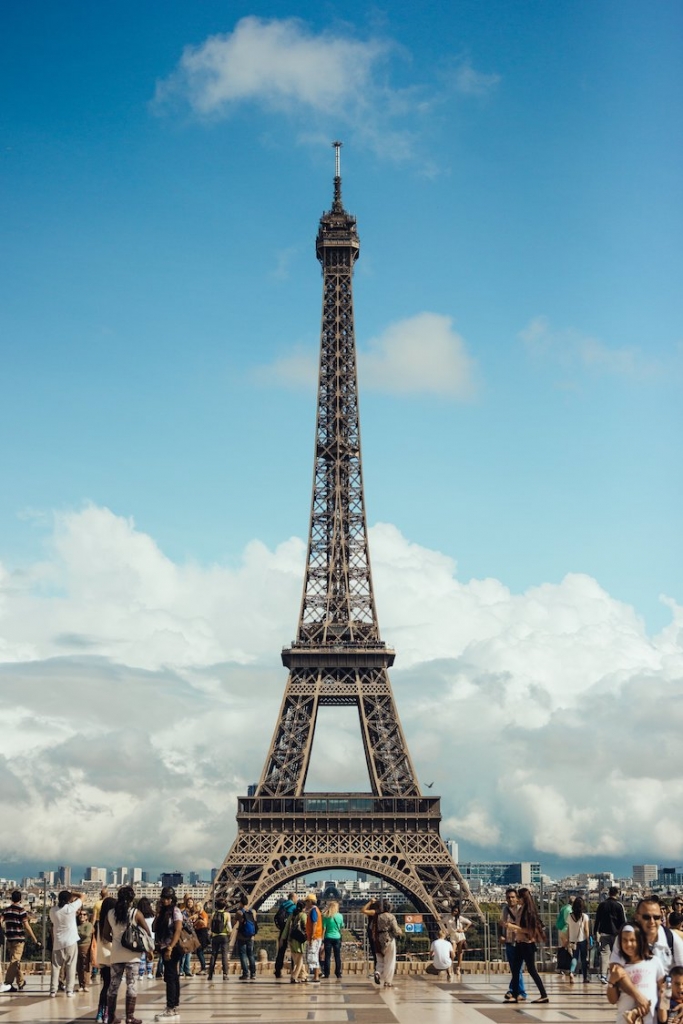 The Fascinating History and Controversial Construction of the Eiffel ...