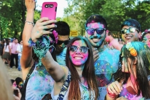 Selfitis is a Mental Disorder Say Researchers Studying Selfie Obsession