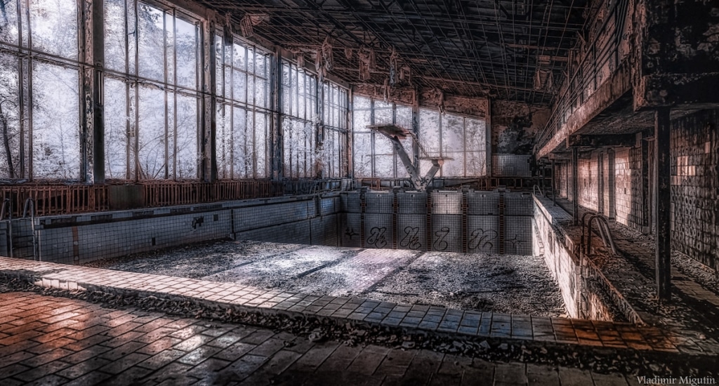 Photographer Visits Chernobyl With His Infrared Camera, Captures ...