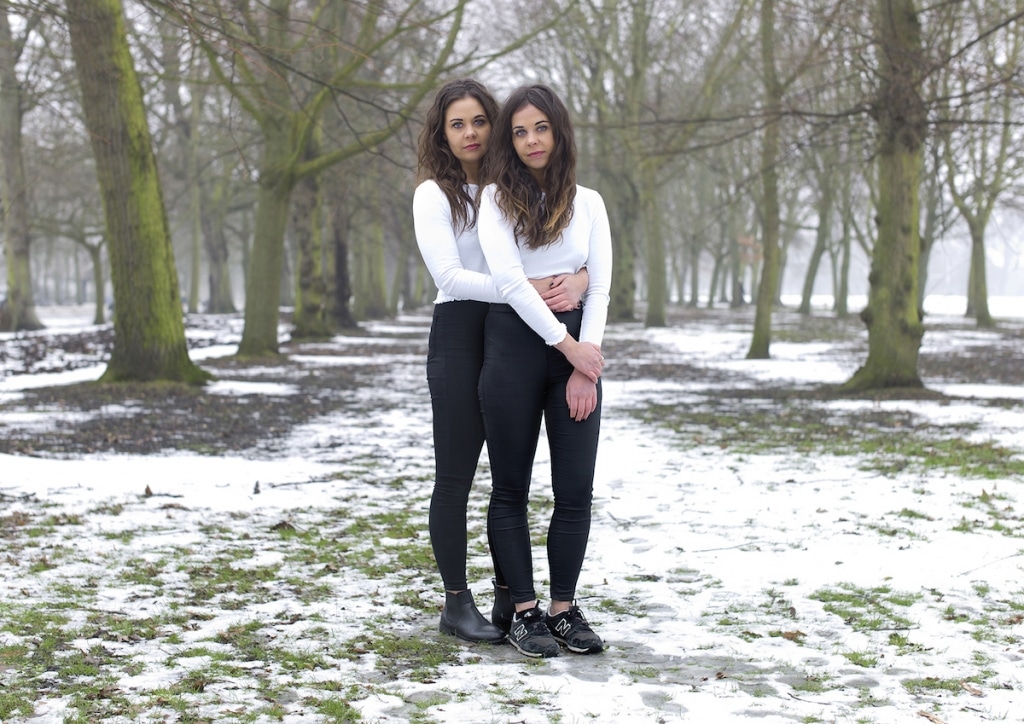 Portraits of Identical Twins Reveal Their Similarities and Differences ...