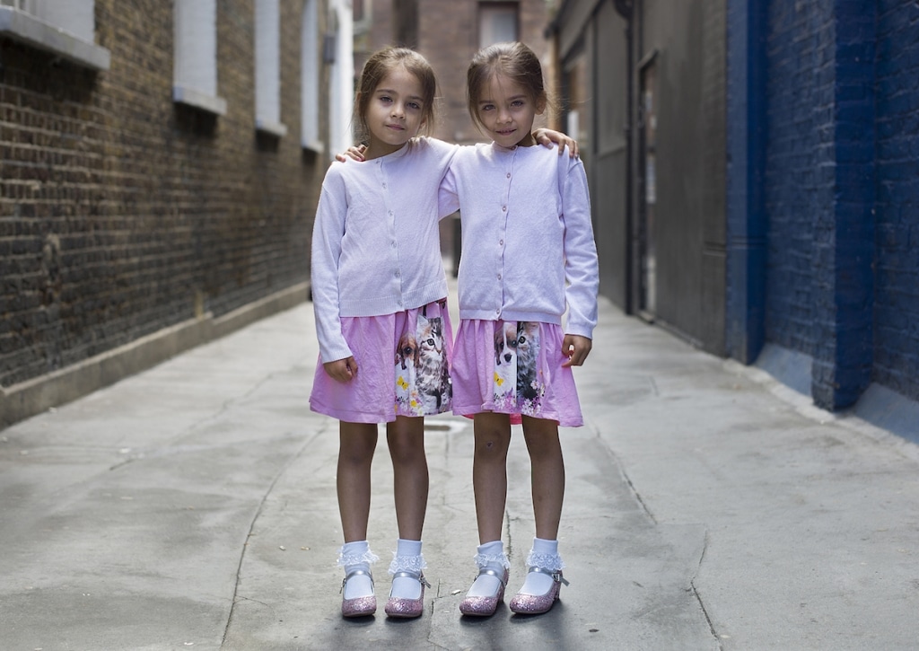 Portraits of Identical Twins Reveal Their Similarities and Differences ...