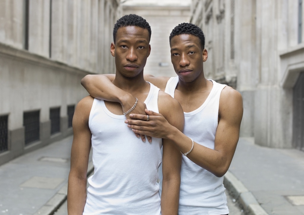Portraits of Identical Twins Reveal Their Similarities and Differences ...