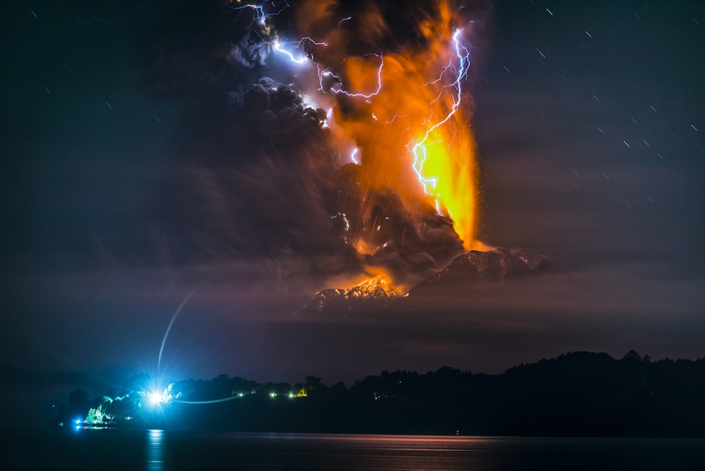 Incredible Photos Capture Powerful Lightning Storms Over Volcano ...