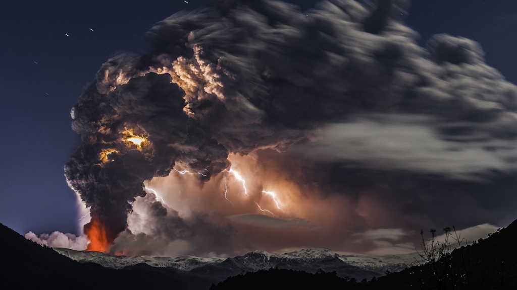Award-Winning Photographer Captures Dirty Thunderstorms