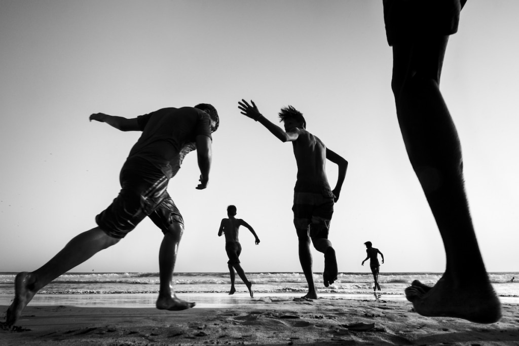 Photographer Uses Forced Perspective to Transform Ordinary Beaches Into ...