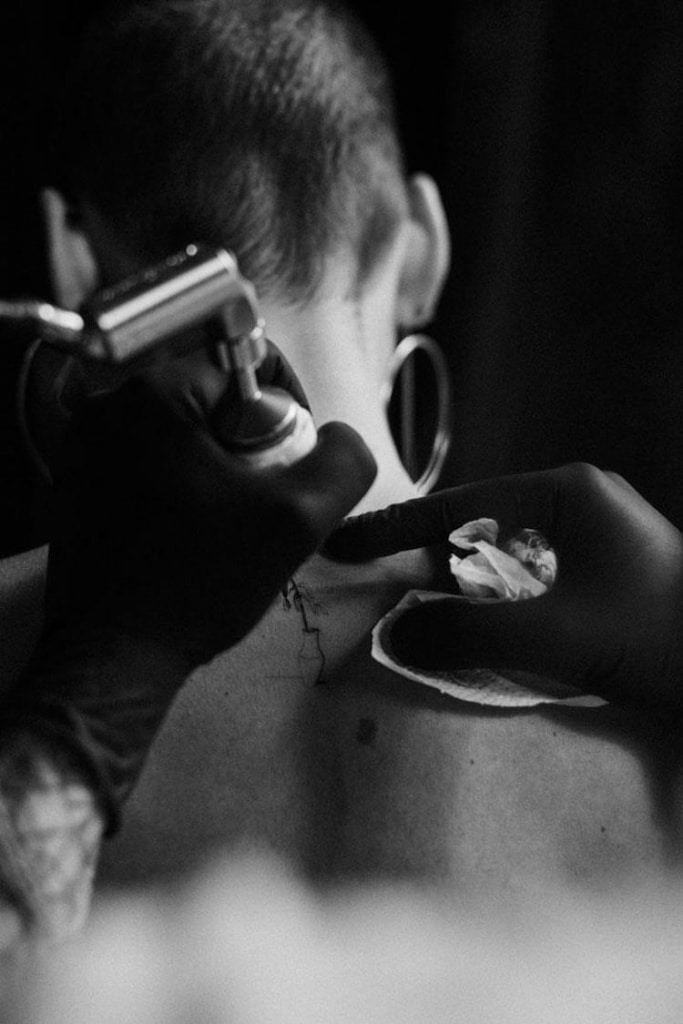 Tattooist Inks “Life of a Rose” Across the Bodies of 70 Different ...