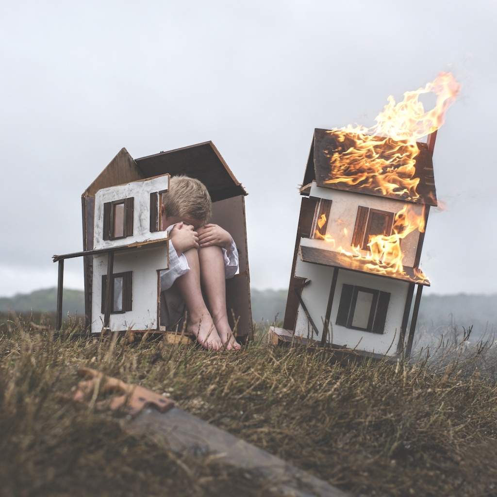 Artista crea fotógrafias para hacerle frente a la parálisis del sueño