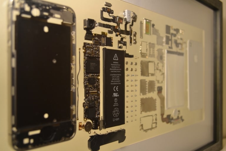 Guy Turns His Old iPhone into Deconstructed Tech Art