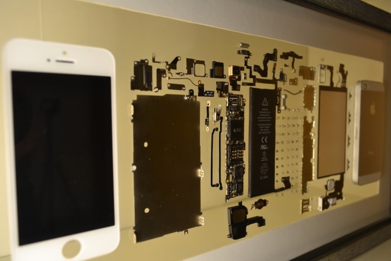 Guy Turns His Old iPhone into Deconstructed Tech Art