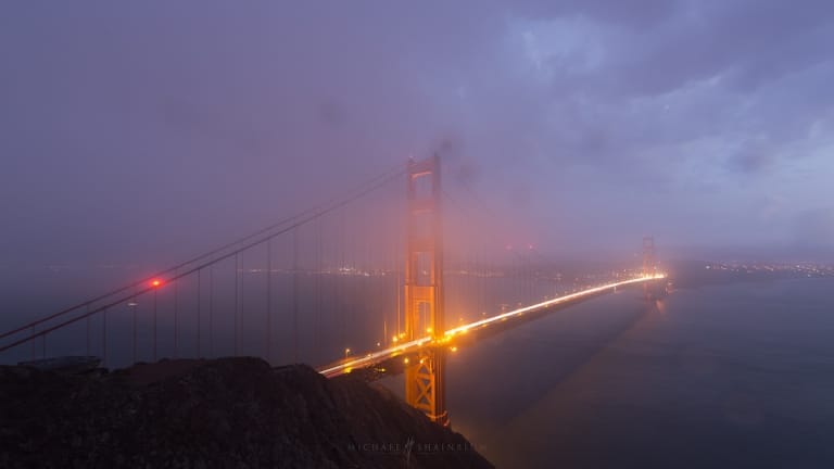 Cómo un fotógrafo retrató el Golden Gate iluminado durante una tormenta