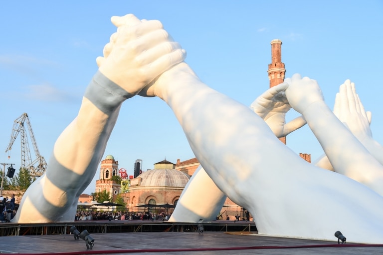 Lorenzo Quinn's Giant Hands Spread Message of Unity in Venice