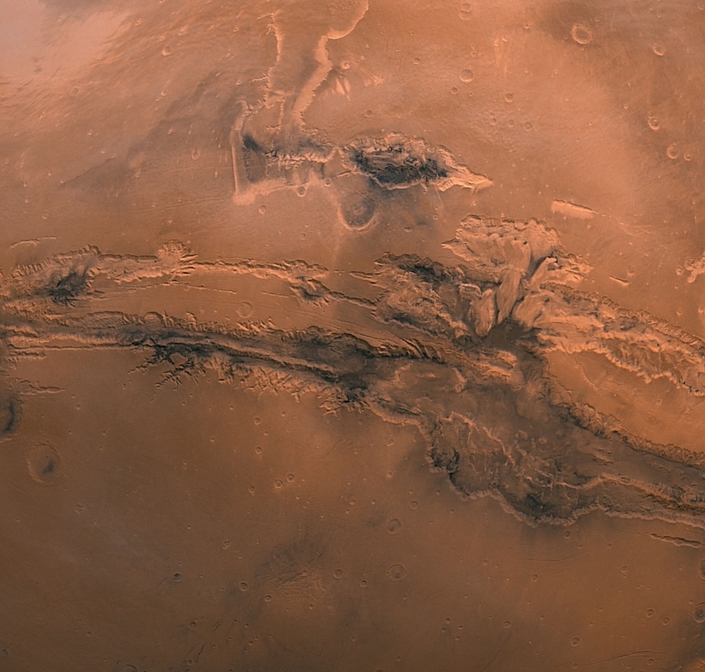 Valles Marineris, Mars' Grand Canyon, Shown in Spectacular Detail