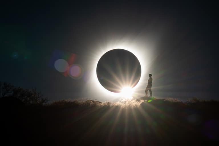 Amazing Solar Eclipse Photography Shows Someone "Holding" Its Totality