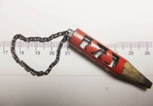 Artist Hand-Carves a Tiny Delicate Chain from Pencil Lead