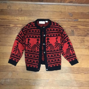 20 Ideas de suéteres feos de Navidad para tu próxima fiesta