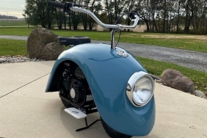 Diseñador transforma un VW Beetle vintage en una adorable mini bicicleta