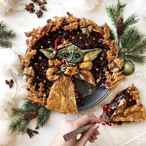 This Baby Yoda-Themed Festive Pie Is Too Cute to Eat