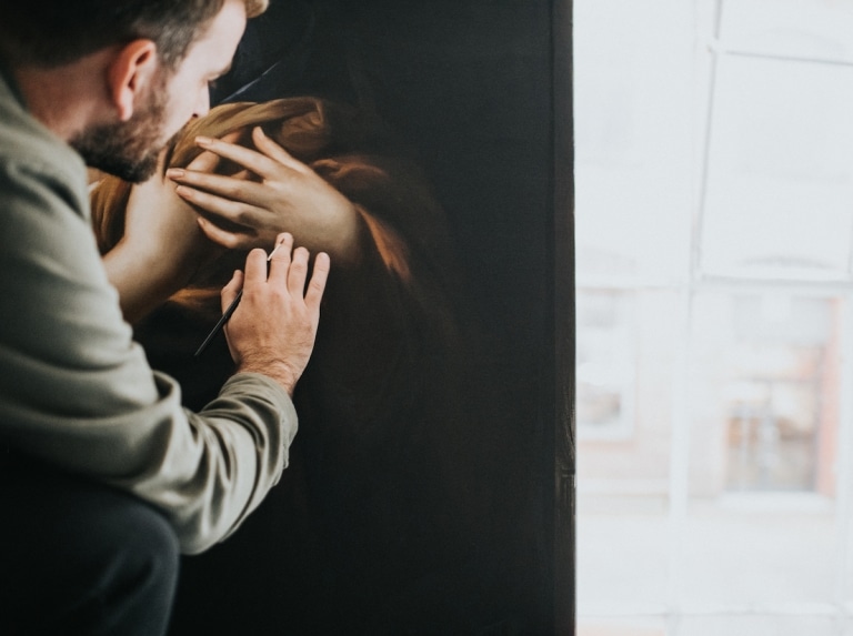 El artista Ted Pim crea inquietantes pinturas de inspiración barroca