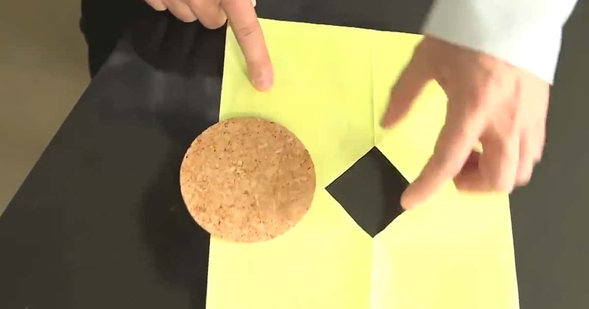 Mind-Bending Math Illusion Makes a Circle Fit Into a Smaller Square
