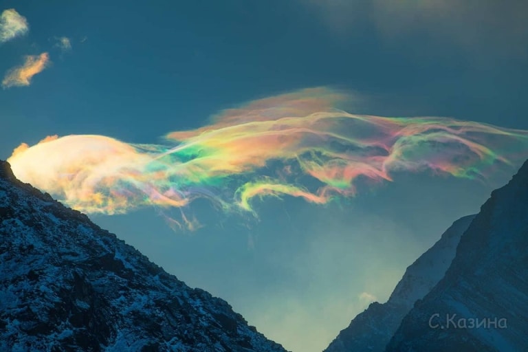 Incredible Photos of Rainbow-Colored Clouds Looking Like Soap Bubbles