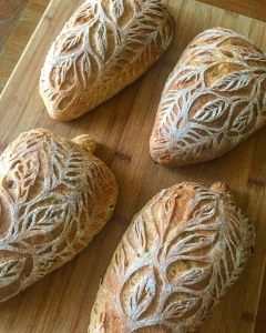 Arte con pan: Repostera usa la corteza como un lienzo no convencional