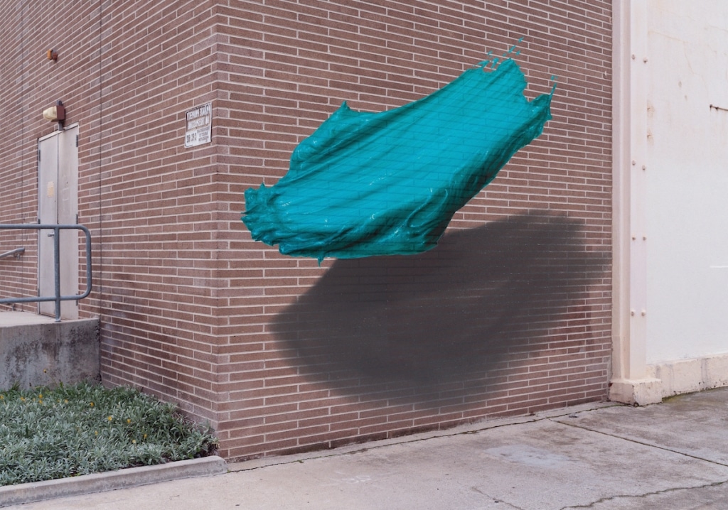 Murales con pinceladas de color con ilusión óptica por Sean Yoro