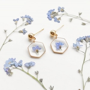 25 Floral Accessories to Celebrate Spring in Style