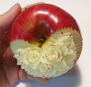 Food Artist Hand-Carves Intricate Patterns into Fruit and Veg