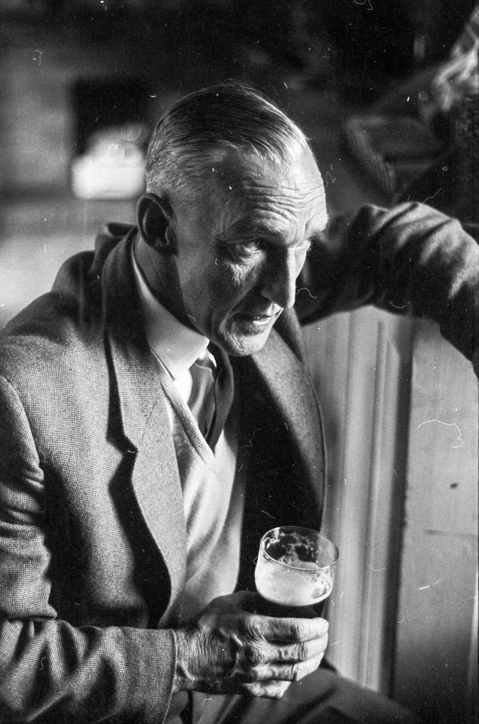 Hombre comparte las fotos callejeras inéditas de su difunto abuelo