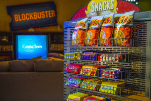 Pasa una noche noventera en el último Blockbuster del mundo