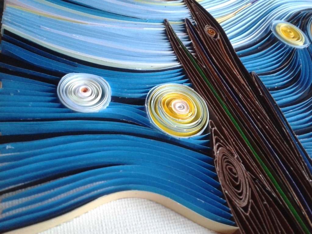 Artista de filigrana recrea 'La noche estrellada' con papel