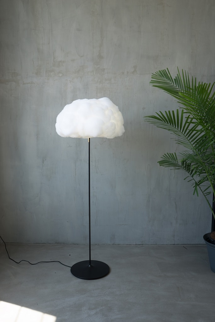 Estas lámparas flotantes en forma de nube cambian de color