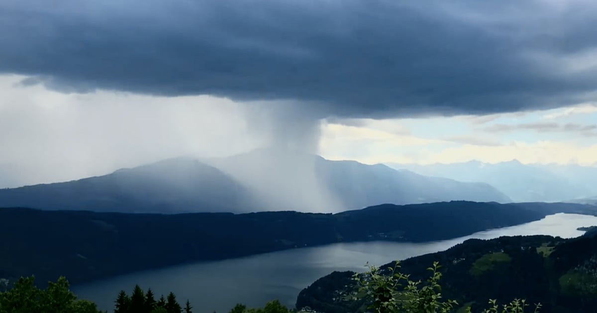 Incredible Timelapse Captures Giant Cloudburst as it Moves Across a Lake