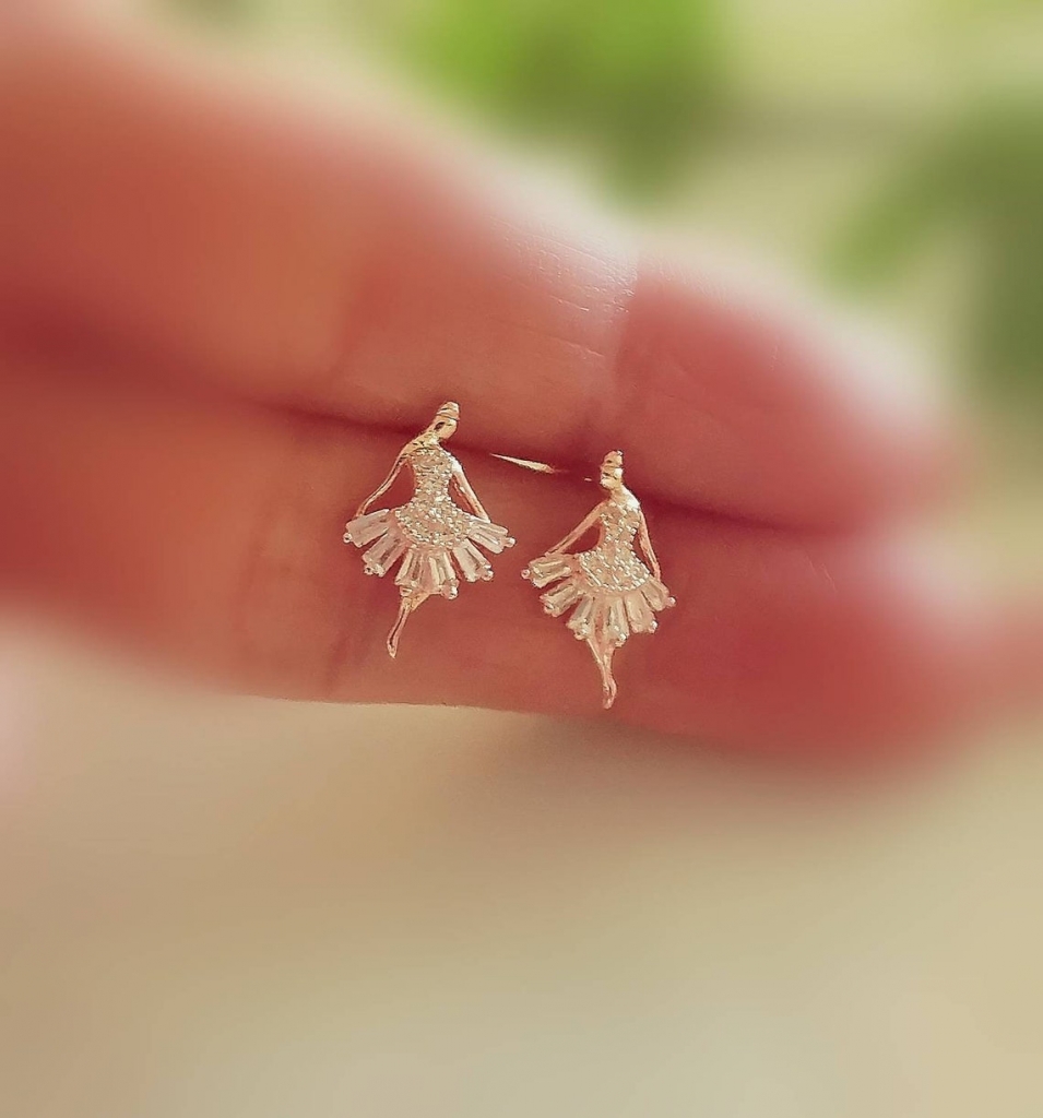 30 Creative Gifts for Dancers from Ballerinas to Hip-Hop Dancers 2021