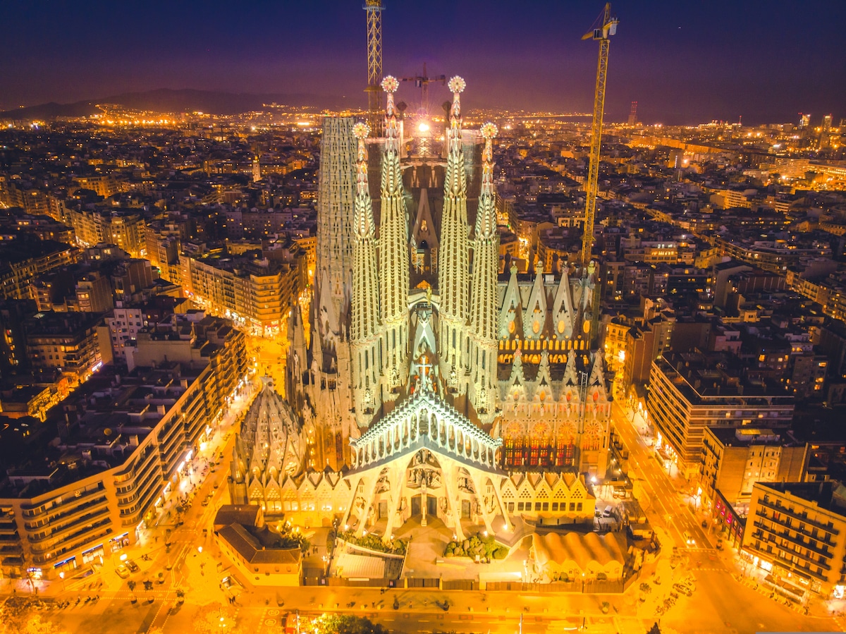Antoni Gaud El loco Creativo Detr s De La Sagrada Familia