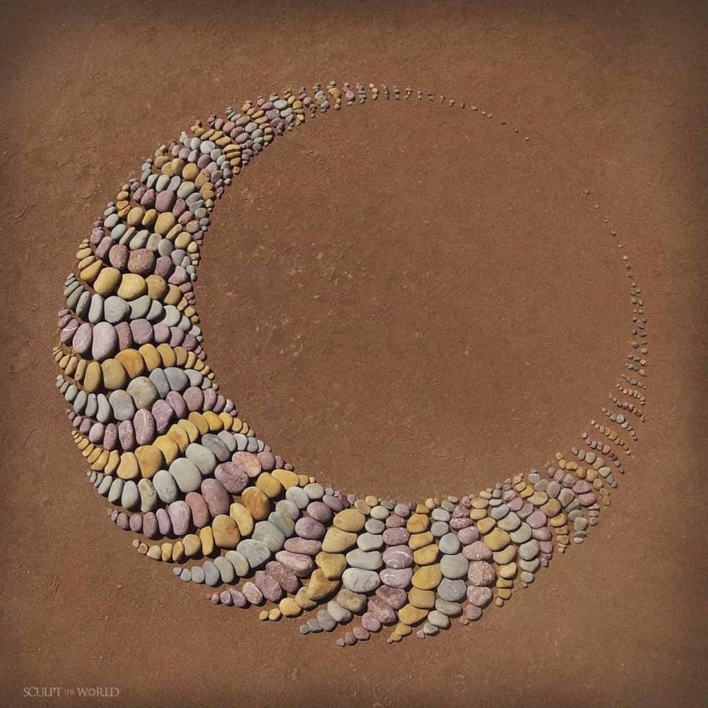 Artist Decorates the Beach With Mesmerizing Arrangements of Rocks | My ...